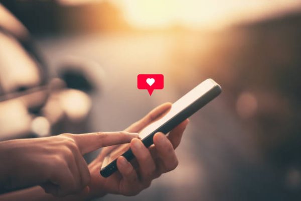 Navigating Online Dating in 2025: New Apps, New Rules - Tremhost News